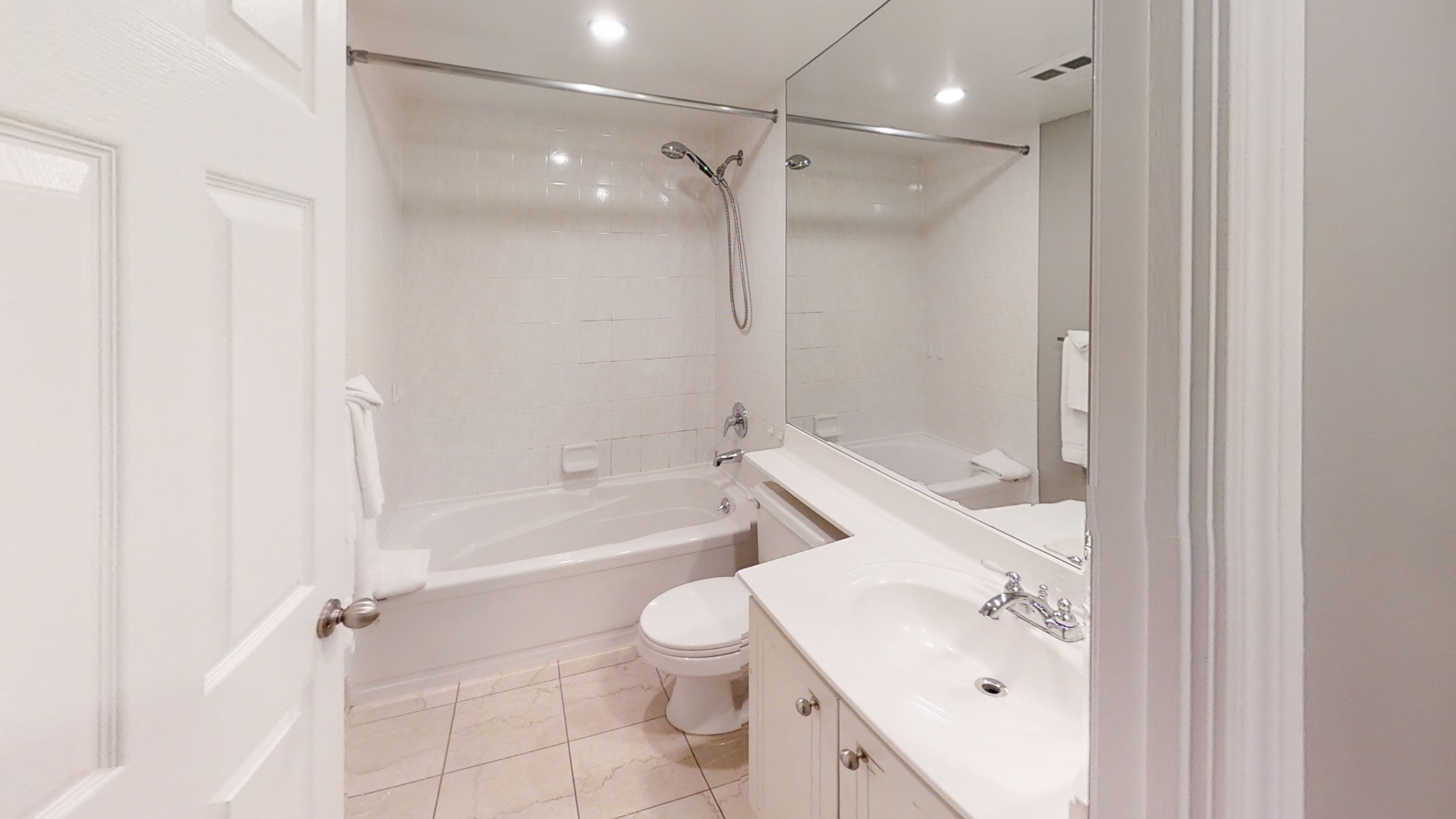 Qwest AA - 1 Bedroom + den Furnished Apartment For Rent Qwest AA - 1 Bedroom + den Furnished Apartment For Rent